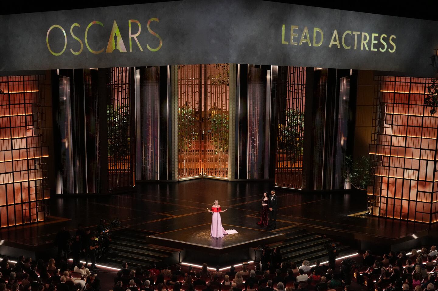 Jessie Buckley dedicates Oscar win to ‘beautiful chaos of a mother’s ...